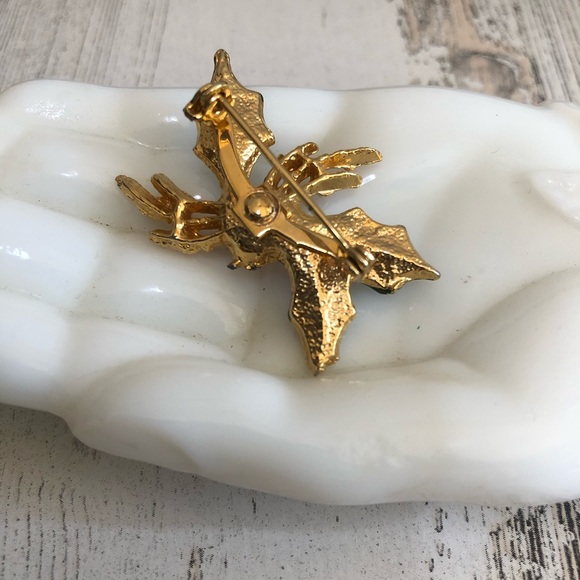 Jewelry | Vintage Christmas Holly Pin | Poshmark